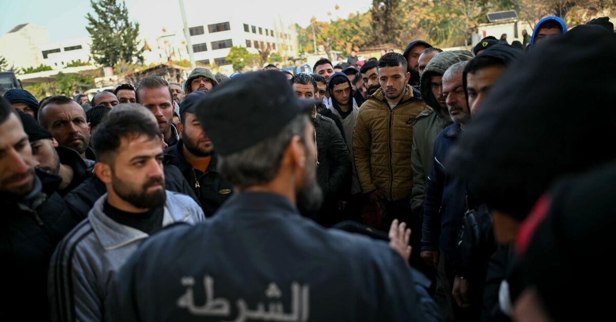 'We're all Syrians': Soldiers hand in weapons, hope for quiet lives ...