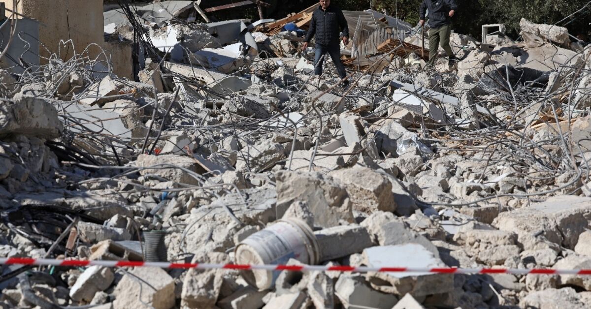 Israeli demolitions rip through Palestinian area of Jerusalem - AL ...