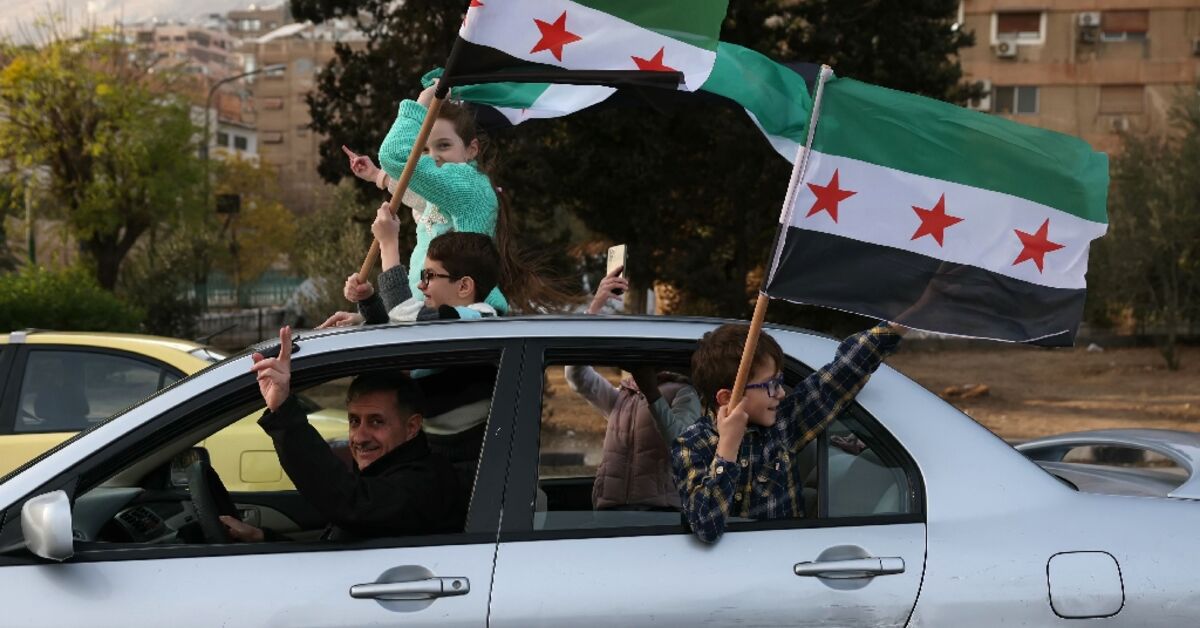 In Damascus, life resumes without Assad - AL-Monitor: The Middle Eastʼs ...
