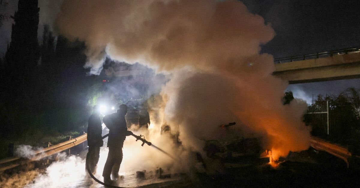 UN peacekeeping commander wounded as Hezbollah supporters protest near ...