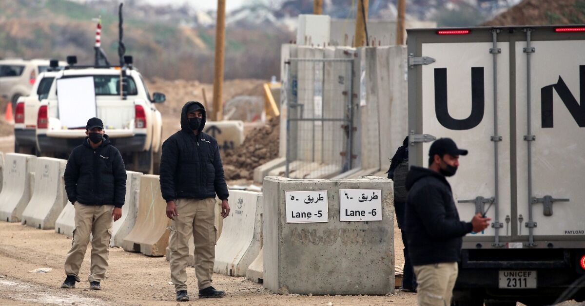 US, Egyptian security personnel inspect traffic on key Gaza route - AL ...