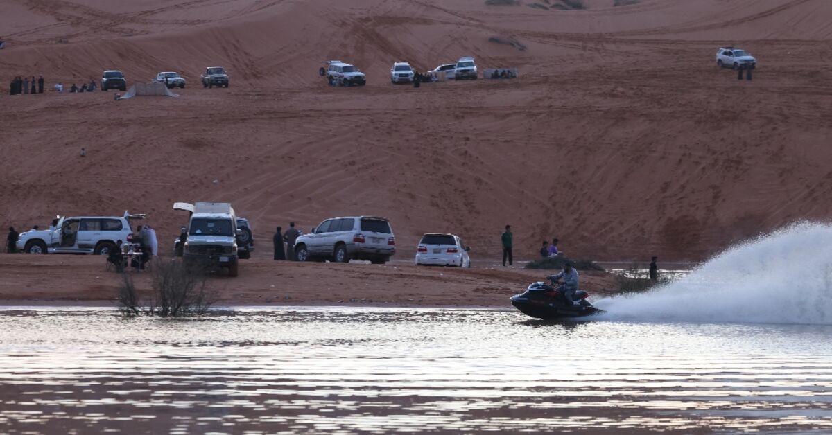 Jet skis in the desert: winter lake creates Saudi watersports oasis ...