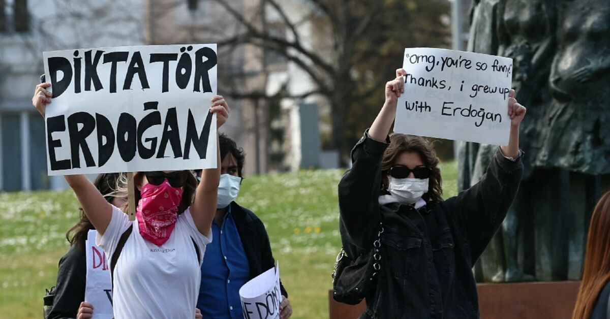 Turkey escalates media crackdown over protest coverage - AL-MONITOR ...