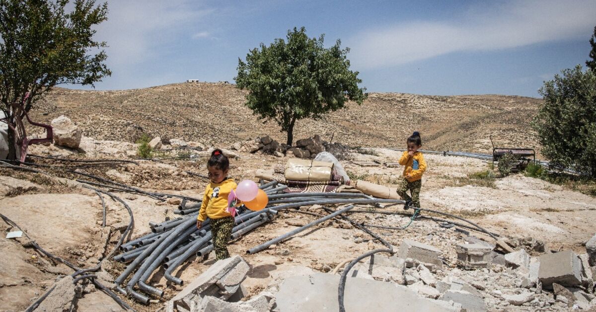Palestinians in razed West Bank hamlet vow to stay - AL-MONITOR: The ...