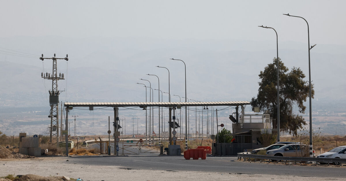 Israel to reopen West Bank crossing to Jordan to passenger traffic only ...