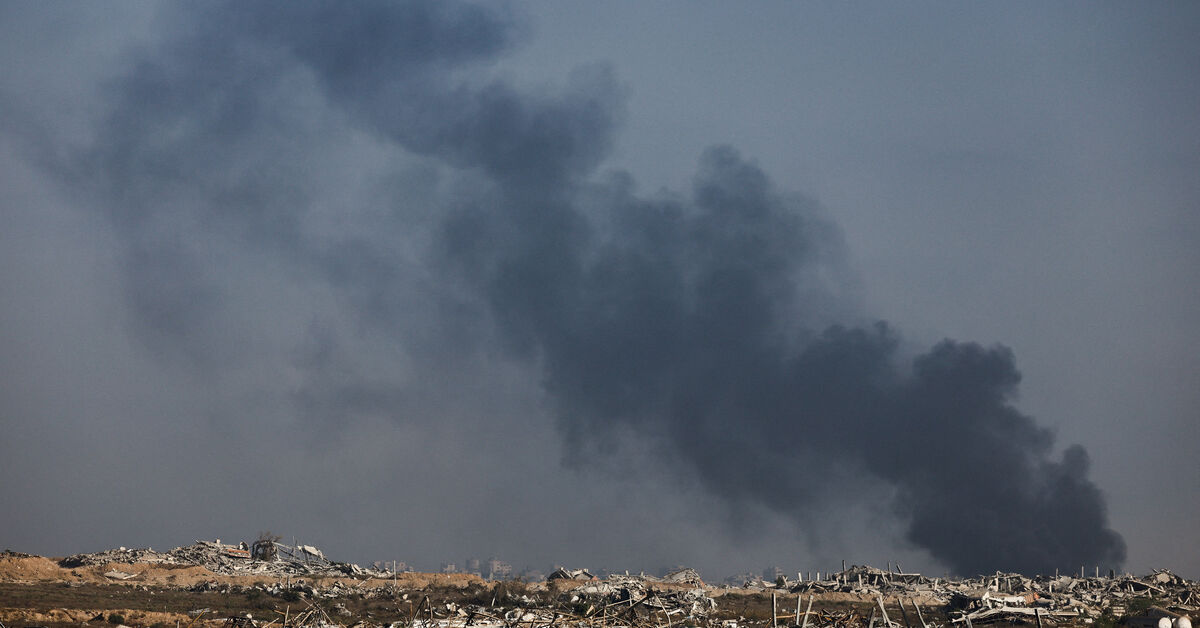 Tanks thrust deeper into Gaza, medics say many injured trapped - AL ...