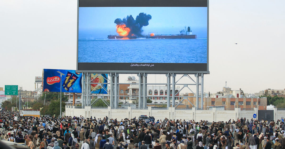 Dutch-flagged cargo ship struck off Yemen in latest attack - AL-Monitor ...