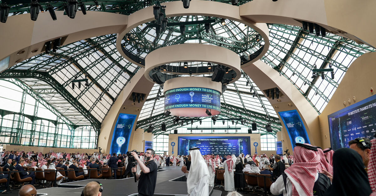 Saudi billions poised for Syria but US sanctions remain a barrier - AL ...