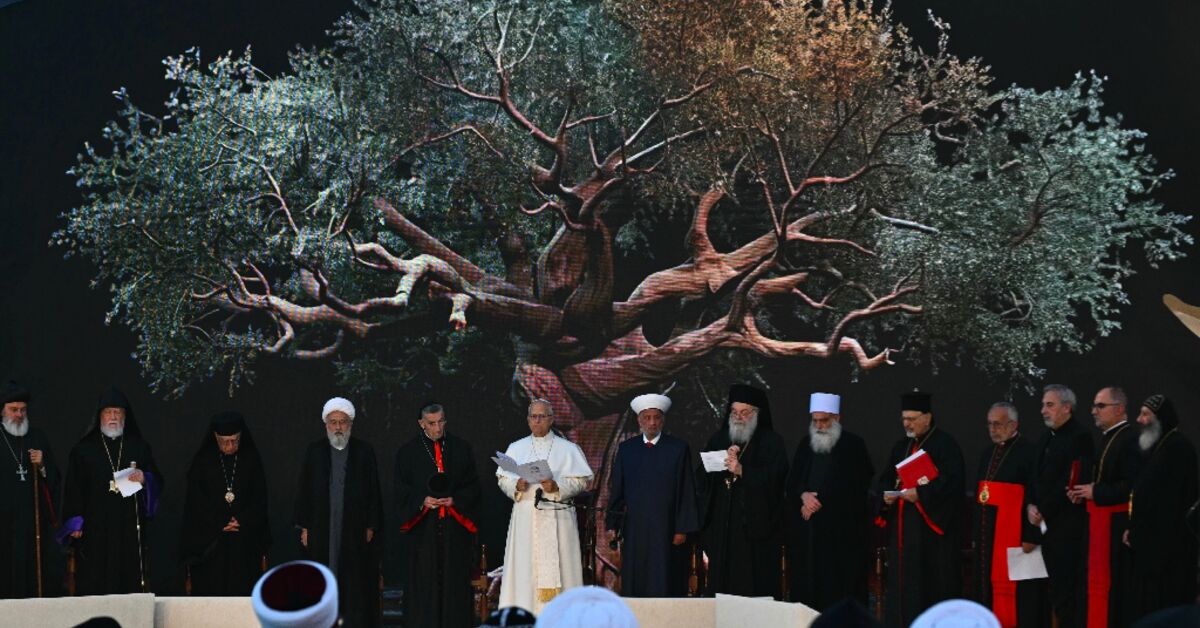 Pope preaches unity at gathering of Christian, Muslim leaders in Beirut ...