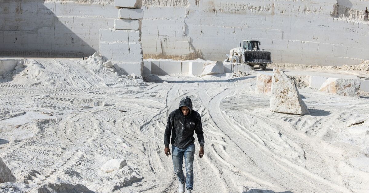 Famed Jerusalem stone still sells despite West Bank economic woes - AL ...