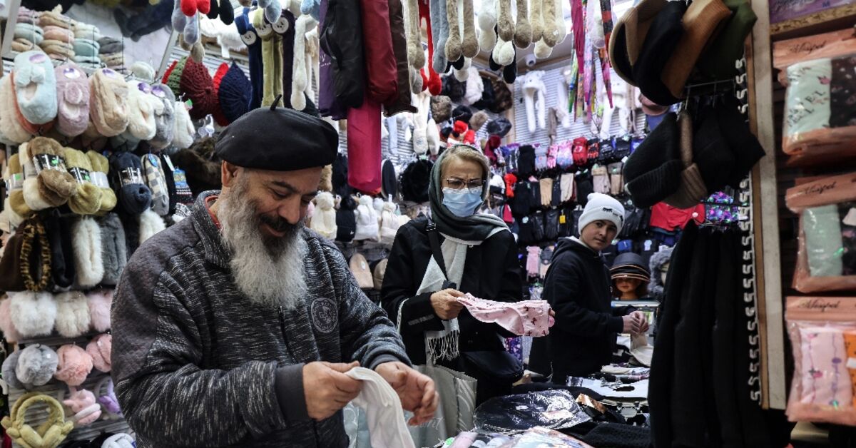 Students join demonstrations after Iran shopkeepers protest - AL ...