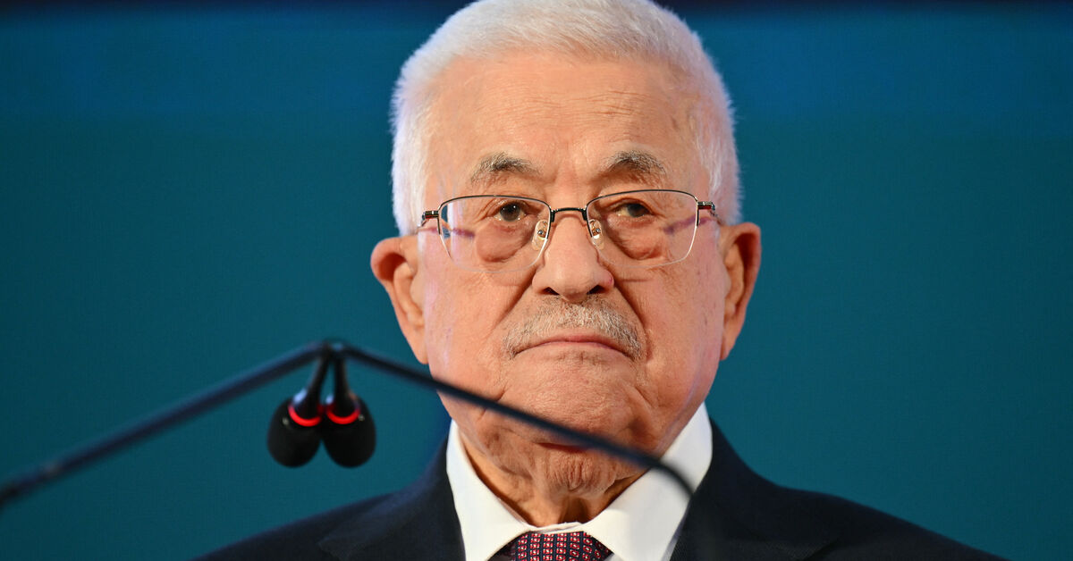 Abbas bets on ministry merger as financial crisis deepens - AL-MONITOR ...
