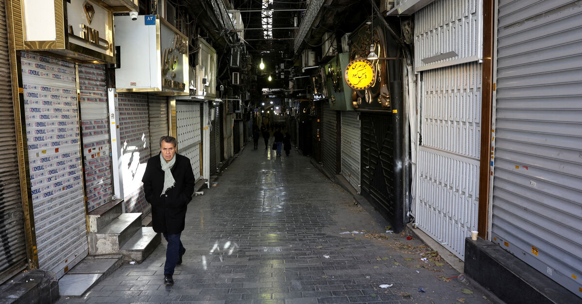 Iran's traders, frustrated by economic losses, turn against clerics ...