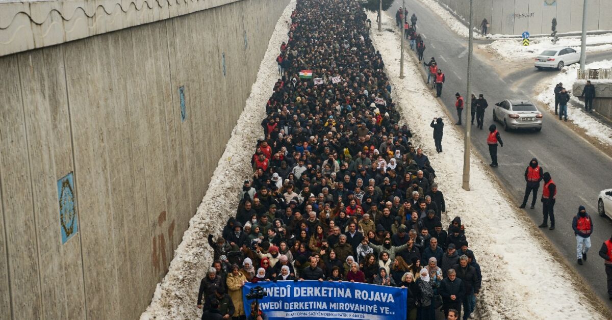 Kurds in Turkey protest over Syria Aleppo offensive - AL-MONITOR: The ...