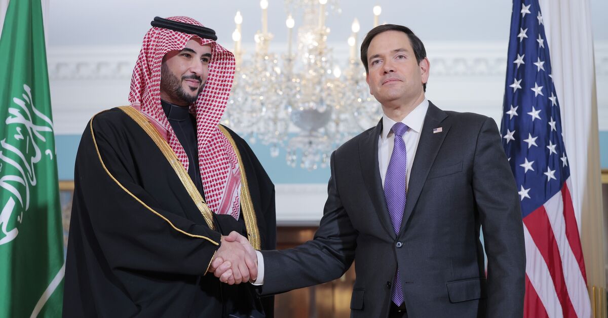 Saudi defense chief visits White House as Riyadh wary of Iran strike ...