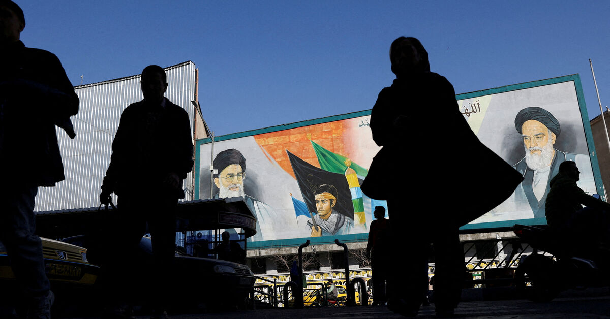 Iranian mourning ceremonies prompt new crackdowns in echo of 1979 ...
