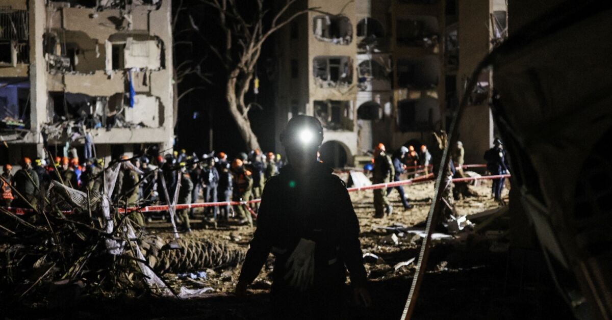 Iranian missiles sow panic, destruction in Israeli towns - AL-MONITOR ...