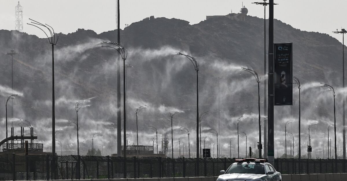 With ice cream and giant fans, hajj pilgrims battle searing heat - AL ...