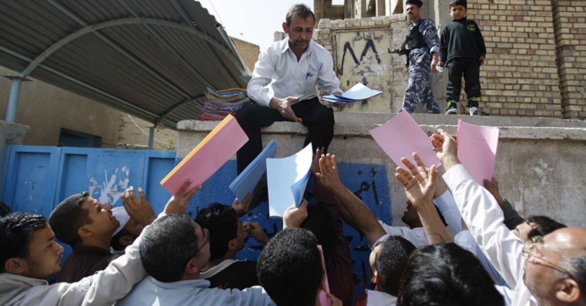 Iraqi candidates exchange government jobs for votes - AL-MONITOR: The ...