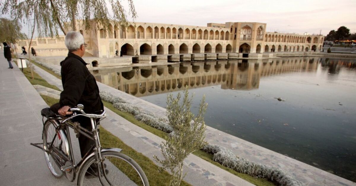Iran sinks in water crisis - AL-MONITOR: The Middle Eastʼs leading ...