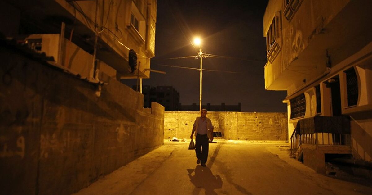 Hamas warns West Bank arrests could derail reconciliation - AL-MONITOR ...