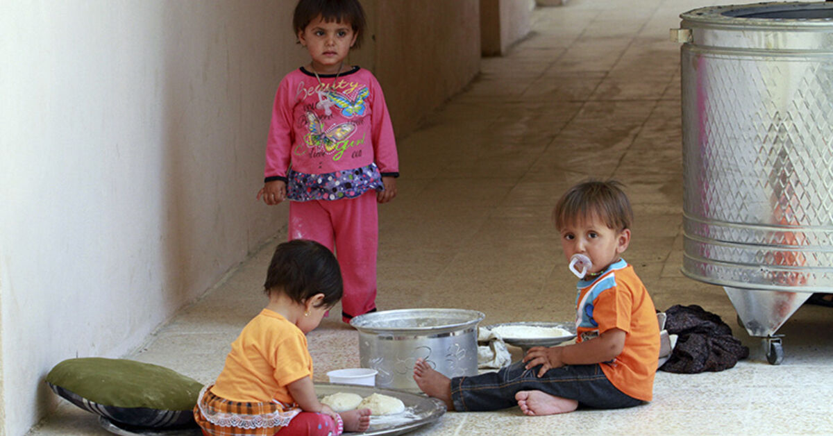 Fleeing atrocities, Iraqi Turkmens turned away at Turkey's border - AL ...