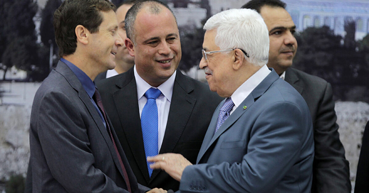 Herzog stands by Netanyahu on Gaza - AL-Monitor: The Middle Eastʼs ...