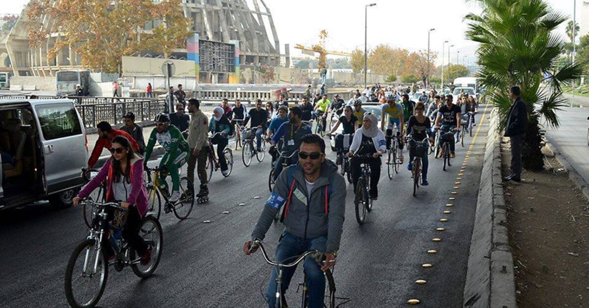 Amid war, Damascenes promote cycling with mass bike ride - AL-MONITOR ...