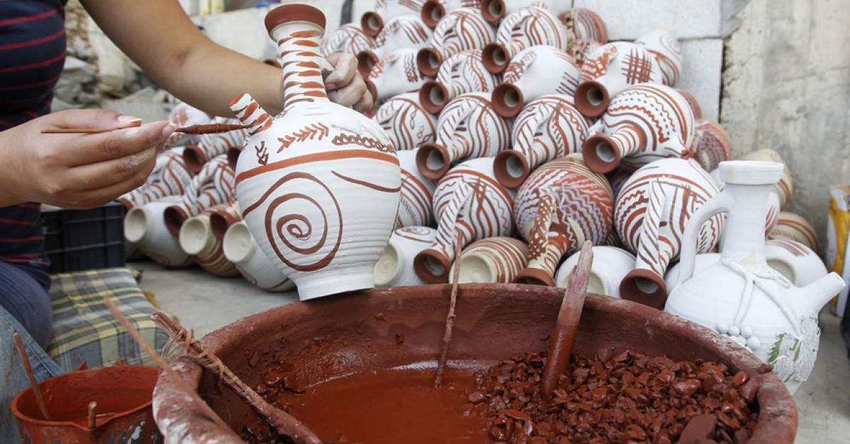 Female artisans carry on family tradition - AL-Monitor: The Middle ...