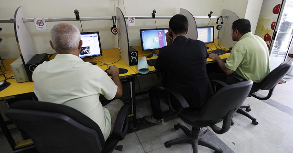 Iraqis turn to social media for IS coverage - AL-Monitor: The Middle ...