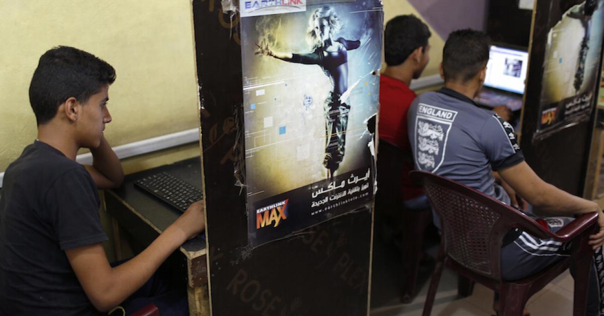 Iraqis use social media to pressure government - AL-Monitor: The Middle ...