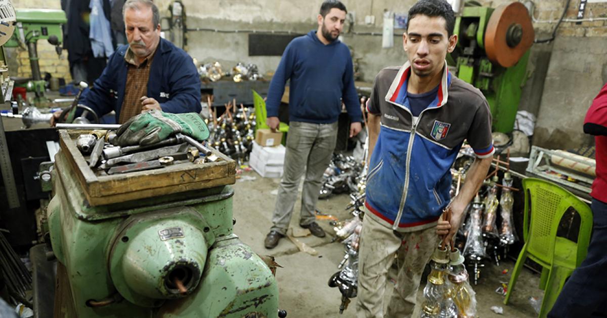 Iraqi workers protest for wage payment - AL-Monitor: The Middle Eastʼs ...