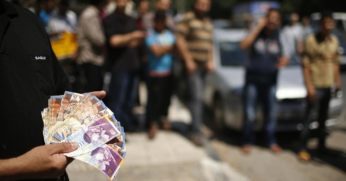 Gaza money traders profit from dollar-shekel exchange rate ...