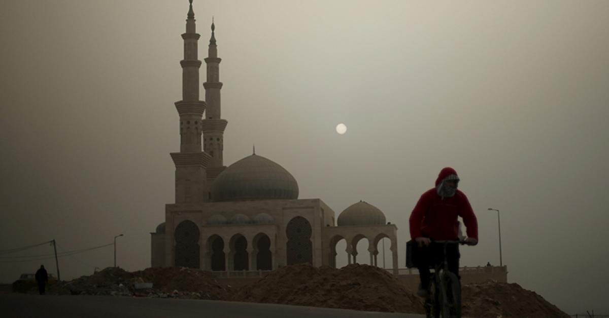 Aid poured into fixing mosques while Gazans live in tents - AL-Monitor ...