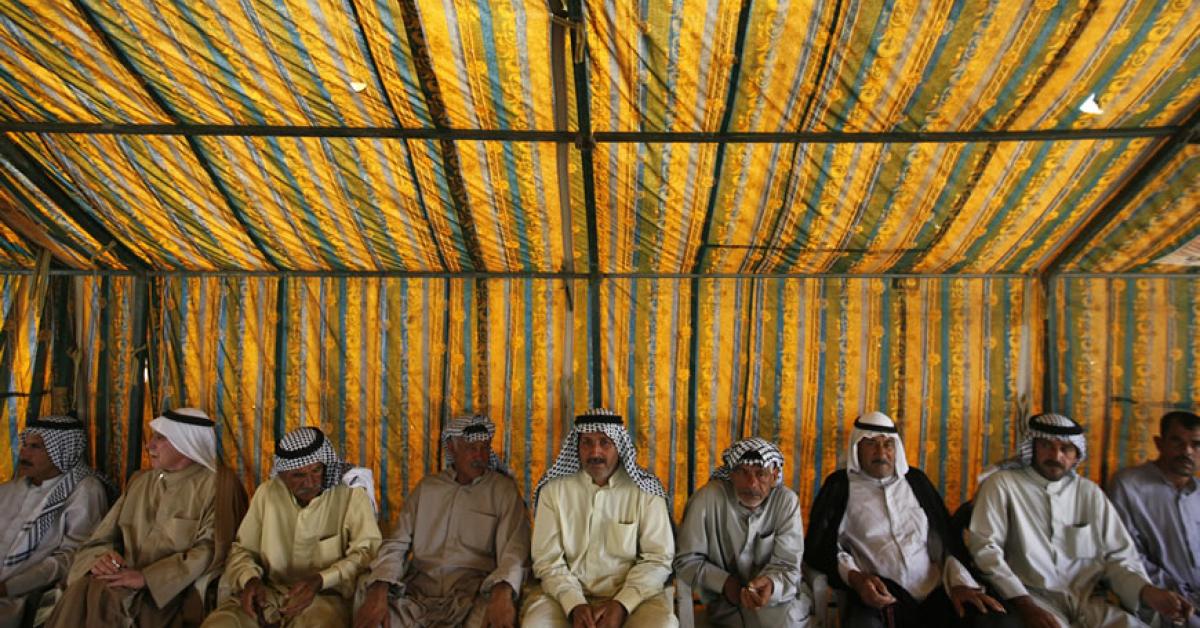 Iraqis look to get ahead on keffiyeh fashion - AL-Monitor: The Middle ...