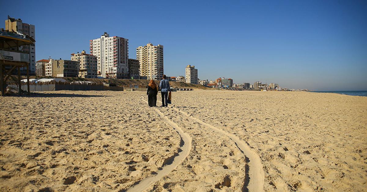 Gaza's beaches unseasonably empty - AL-Monitor: The Middle Eastʼs ...
