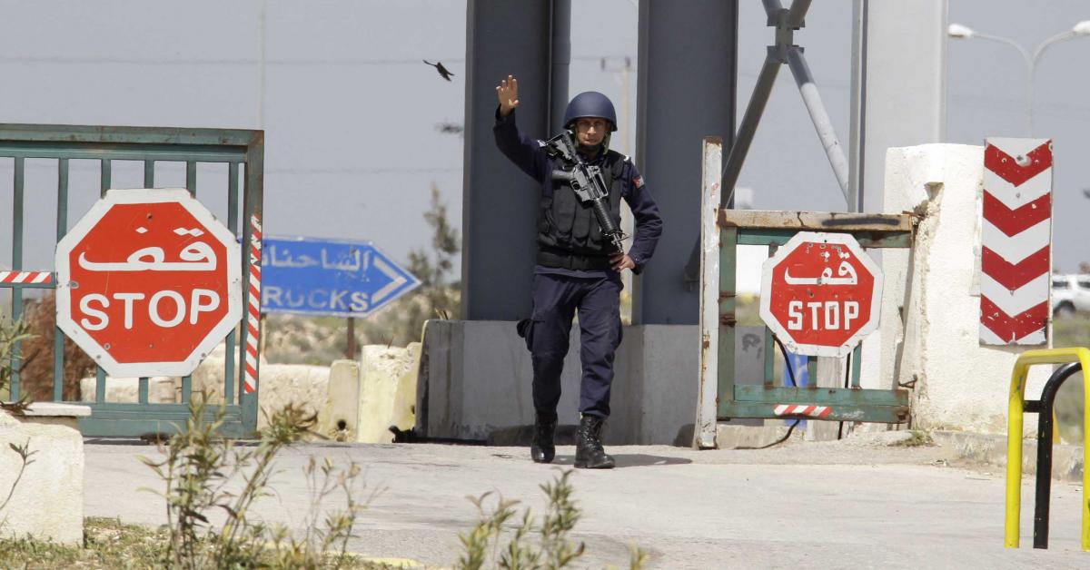 Jordan opens crossing with Iraq, makes nice with Syria - AL-Monitor ...