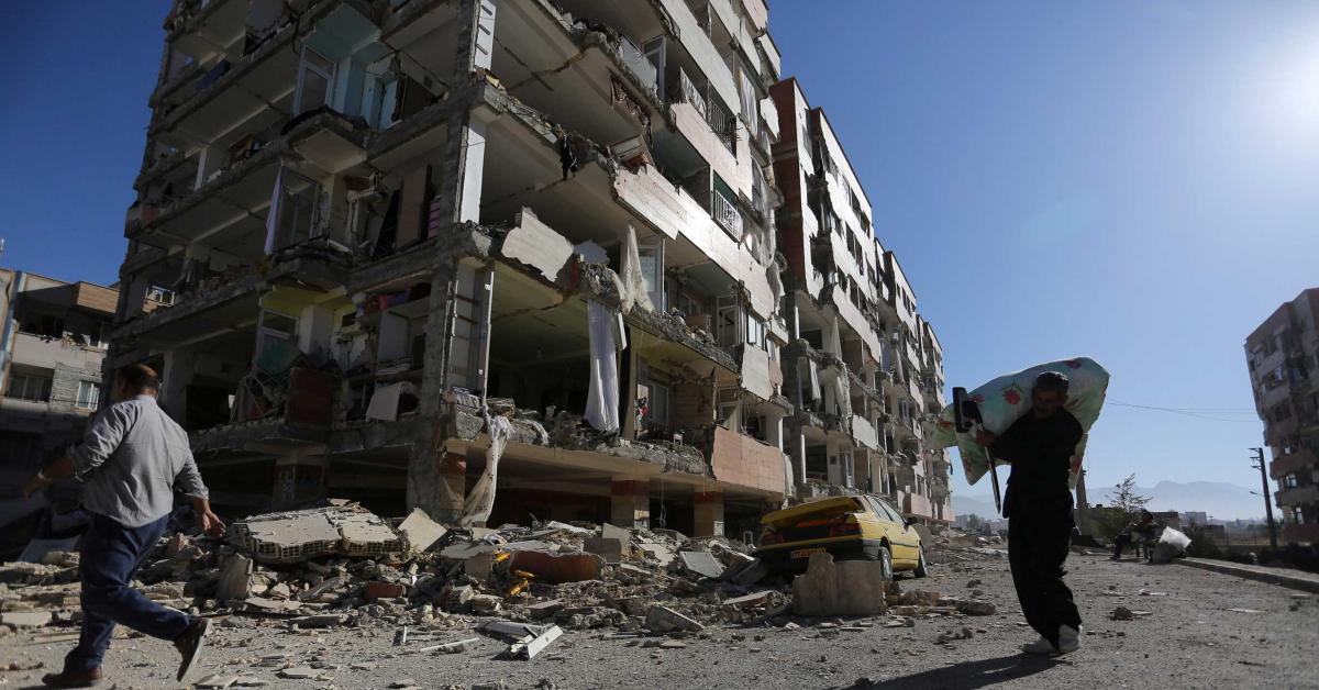 Iranian authorities scramble to deal with quake aftermath - AL-Monitor ...