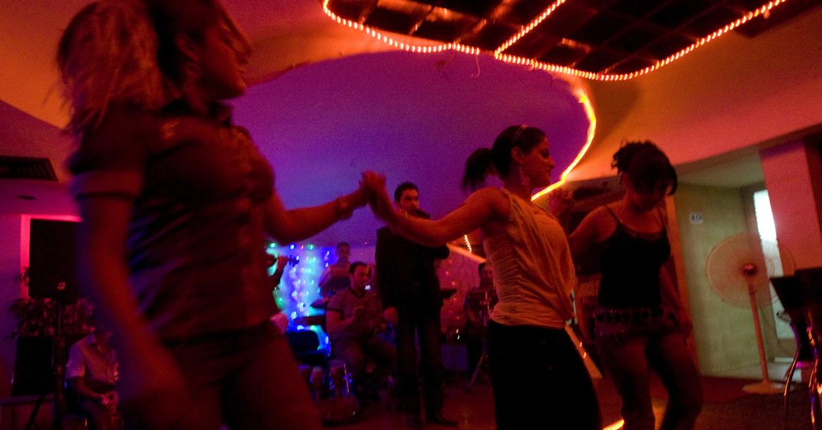 Nightclubs, cafes still risky business for Iraqi women - AL-Monitor ...