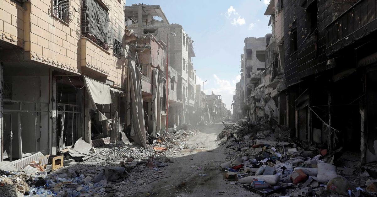 A perilous journey home for Raqqa residents - Al-Monitor: The Middle ...