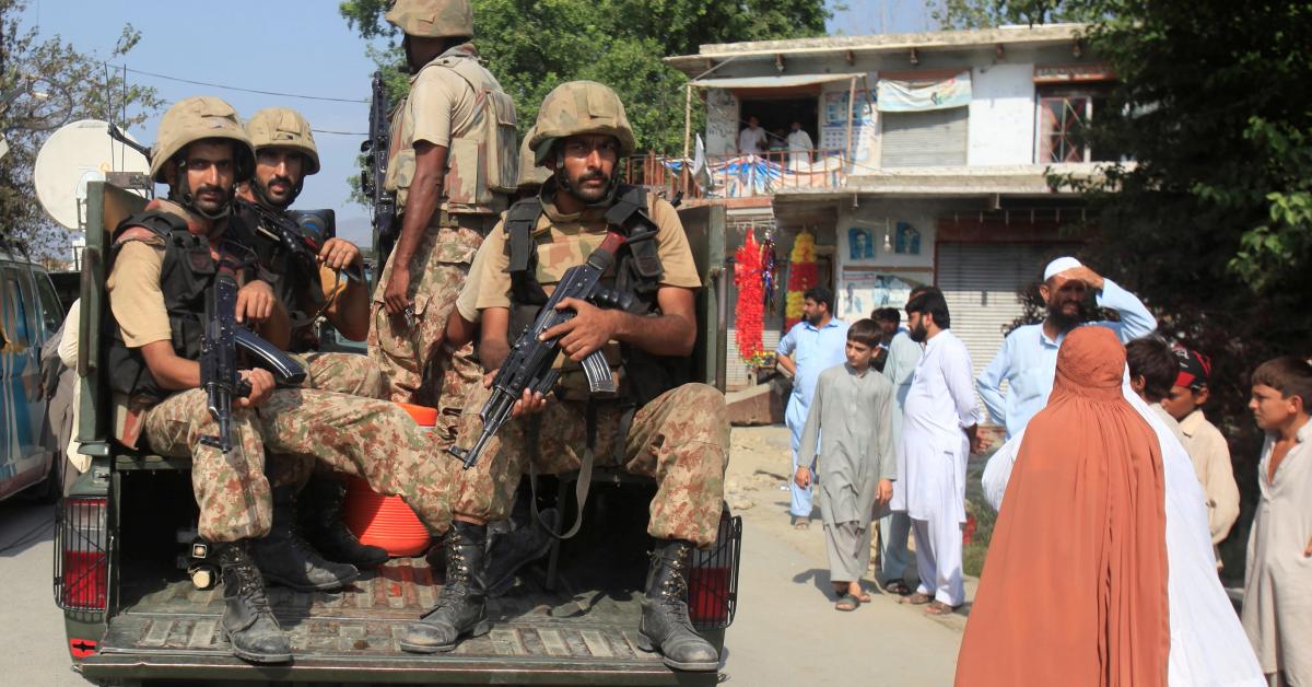 Pakistani guard returns to Saudi Arabia - AL-Monitor: The Middle Eastʼs ...