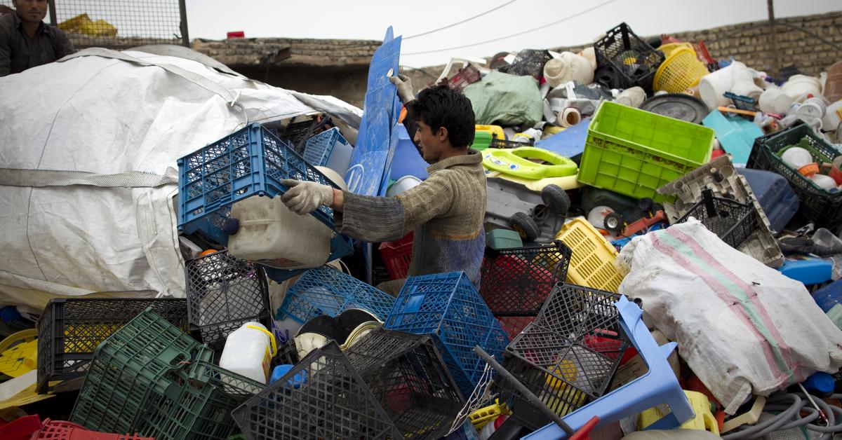 How an anti-waste challenge went viral in Iran - AL-Monitor: The Middle ...