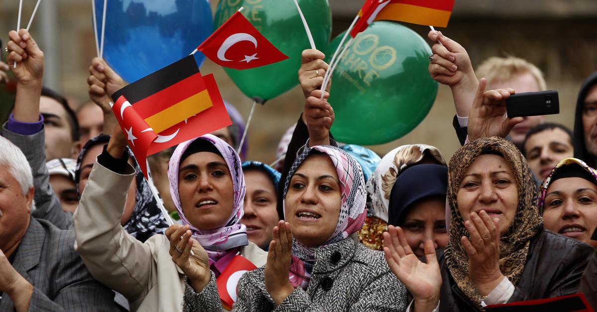New online platform helps Turkish immigrant women abroad - AL-MONITOR ...