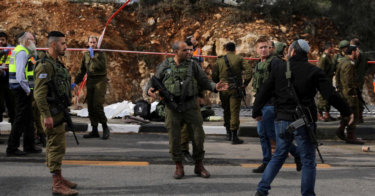 IDF races to contain Ramallah violence - AL-Monitor: The Middle Eastʼs ...