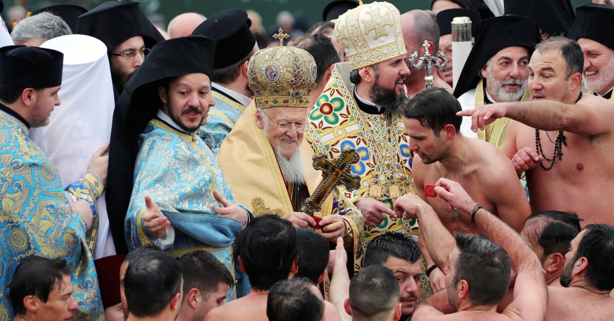 Patriarch grants Ukrainian Church independence at Istanbul mass - AL ...