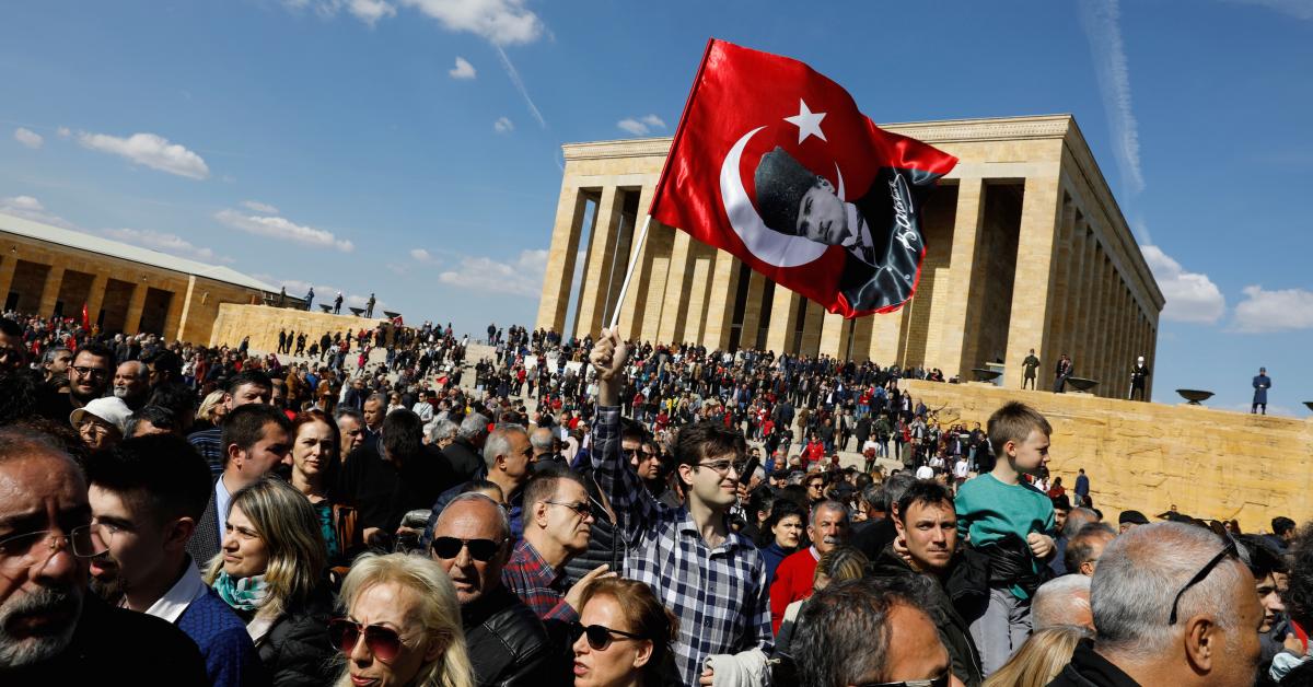 Leader in Istanbul mayor's race worries about vote manipulation in ...