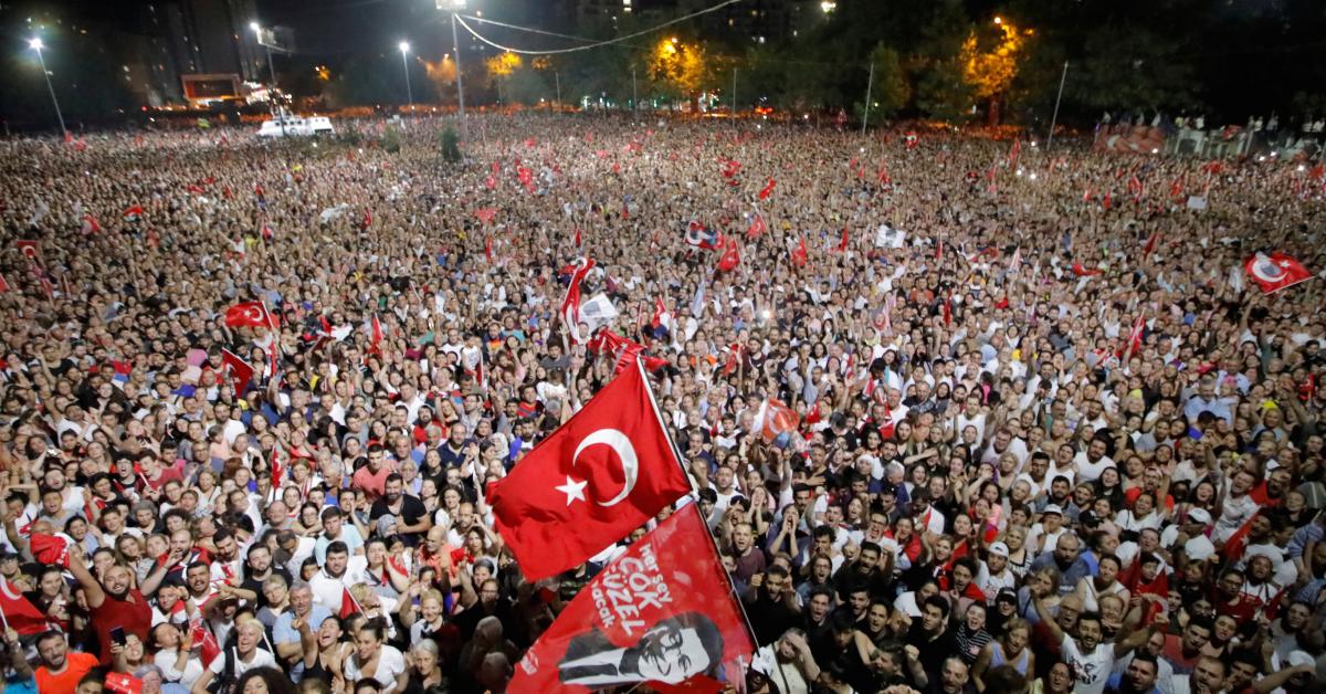 As Istanbul celebrates, Erdogan-watchers hold breath - AL-MONITOR: The ...