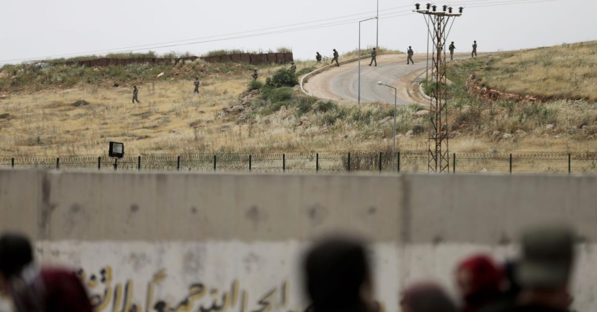 Syrians ready to flee to Turkey as soon as border opens - AL-MONITOR ...