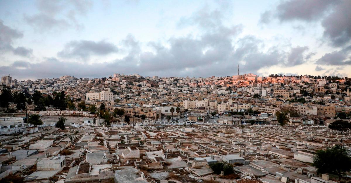 Palestinians plan legal steps to stop new Hebron settlement - AL ...