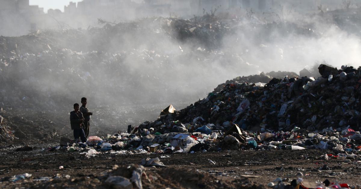 Many in northern Syria live off rubbish dumps - AL-Monitor: The Middle ...